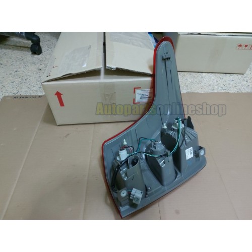 Genuine Mitsubishi Triton Right Side Tail Lamp 8330A944